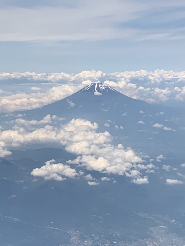 雲に霞んだ富士山 とくさんさんのフォト 趣味人倶楽部しゅみーとくらぶ