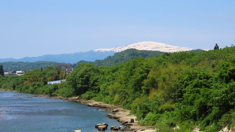 新緑 と 残雪の 月山 ヘボ太公望さんのフォト 趣味人倶楽部しゅみーとくらぶ